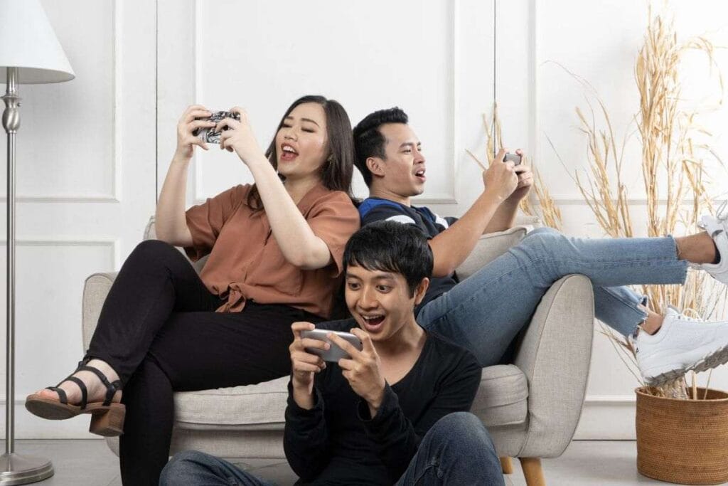 41 FUN Apps to Play When You're Bored (iPhone & Android)